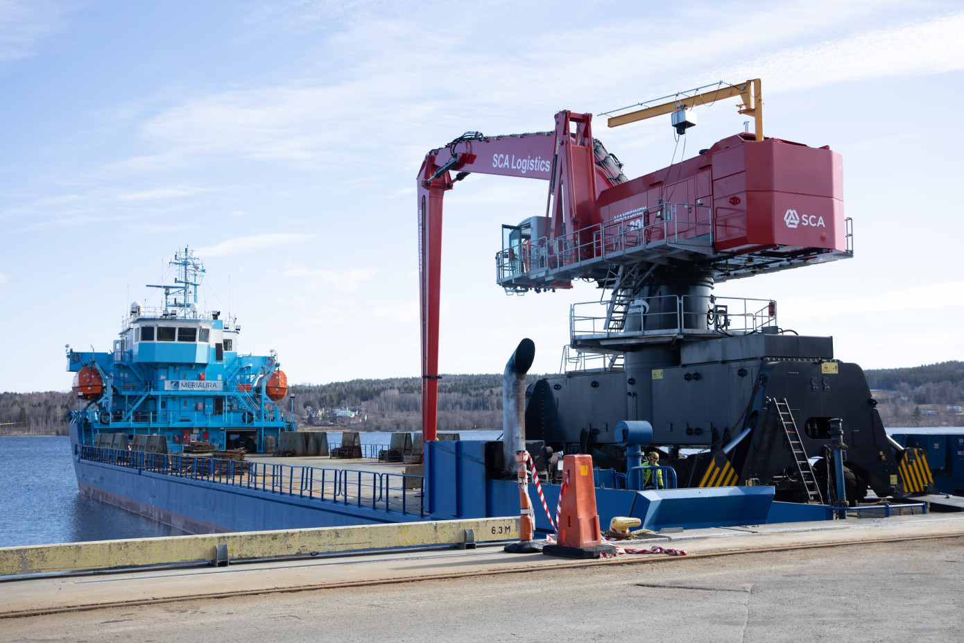 SCA invests in new knuckle boom crane at Sundsvall terminal in Sweden